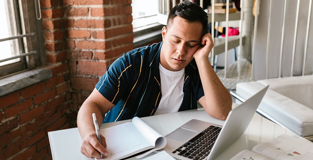 6 Surprising Ways Financial Stress Ruins College Students’ Physical Health